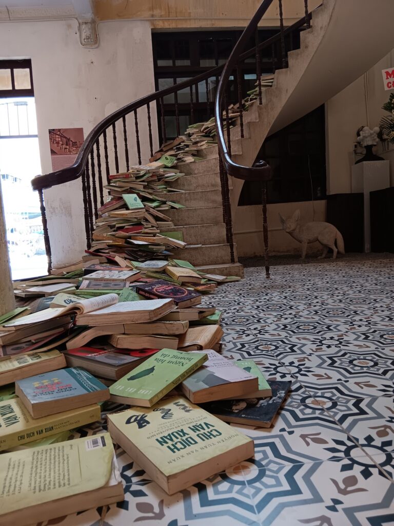 Triển lãm Bước Xuống Cầu Thang Và Tìm - Bùi Chát - PhuongTheNgoc